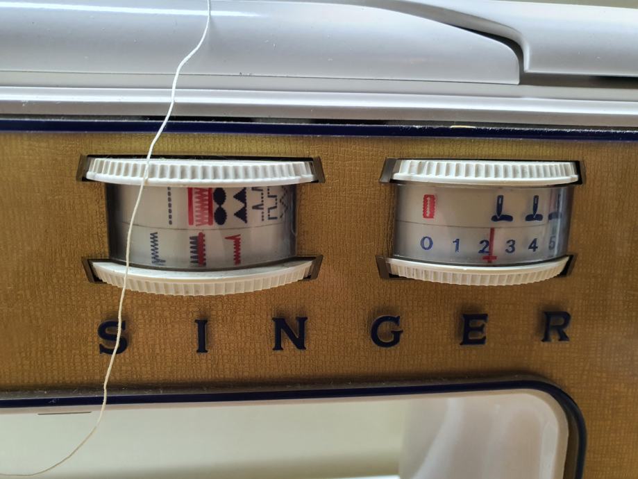 ŠIVALNI STROJ SINGER MODEL 700G