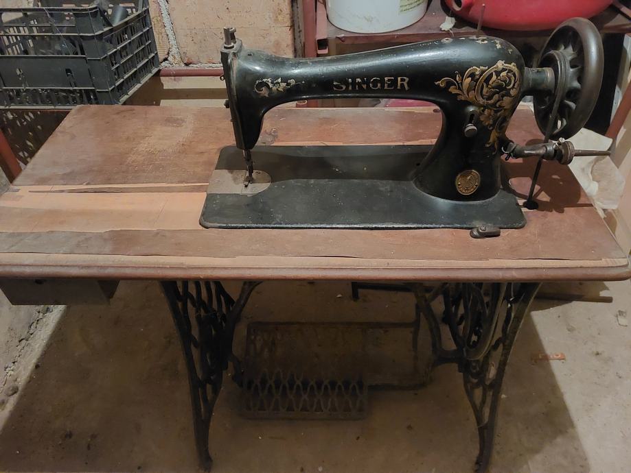 Šivalni stroj Singer