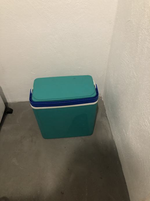 Trda hladilna torba dimenzije 40x35x22 + vlozki