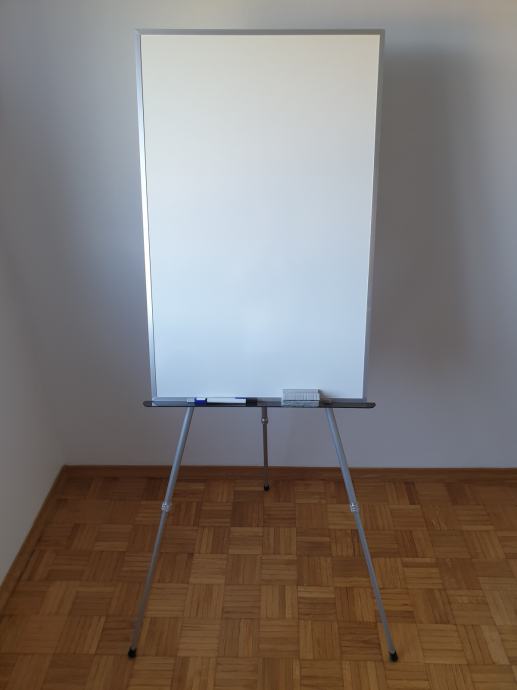 Zložljiva samostoječa tabla za pisanje