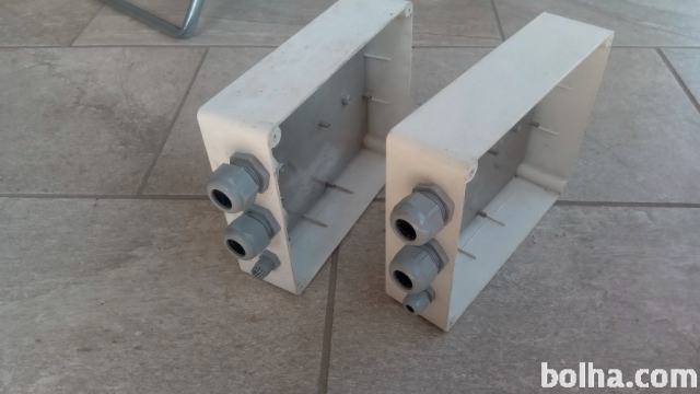 ELEKTRO doza NADOMETNA 250 x 200 z uvodnicami Brez pokrova