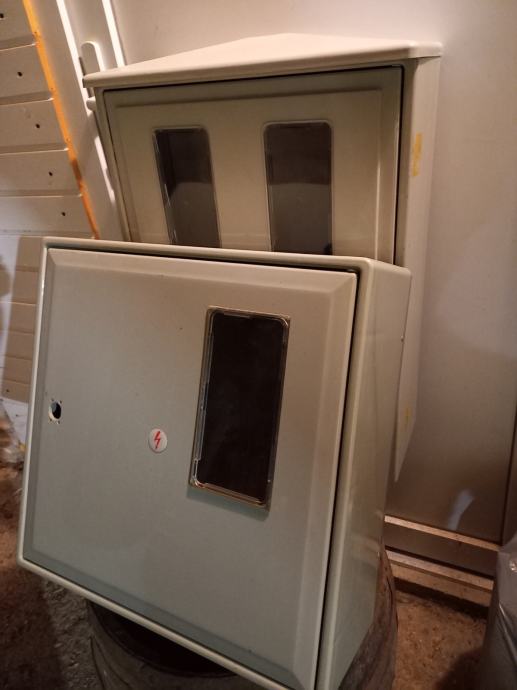 Elektro omarica zunanja z oknom nova nerabljena