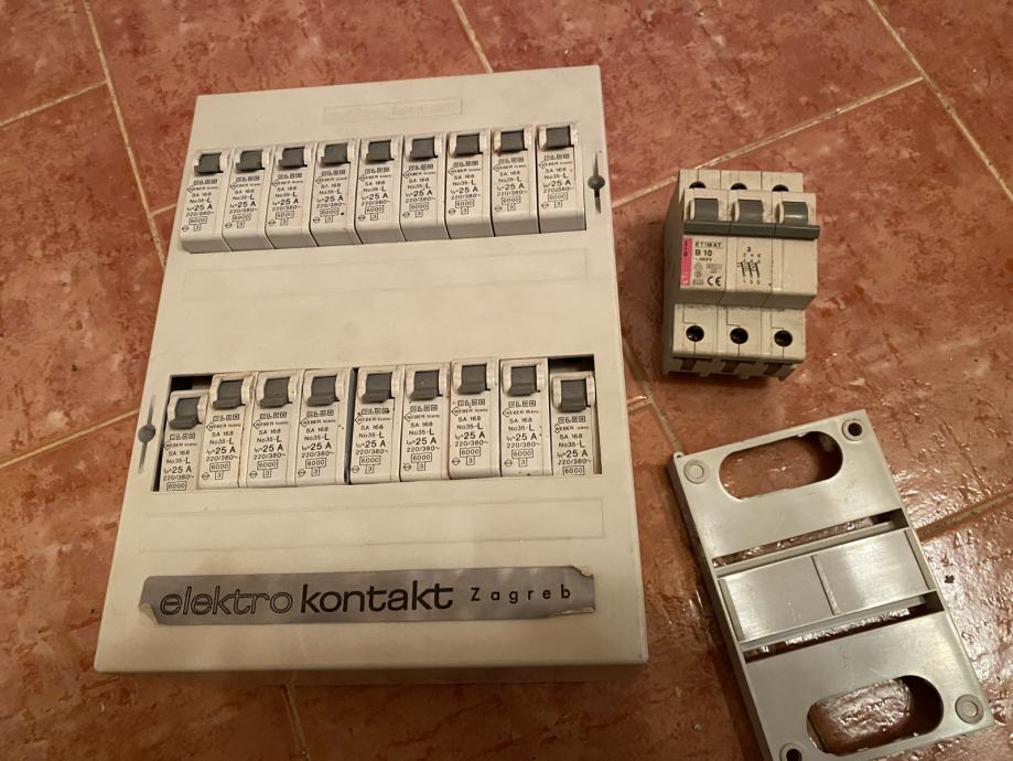 Elektro omarica z varovalkami