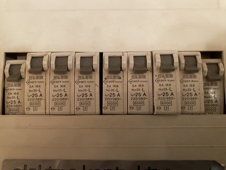 Elektro omarica z varovalkami
