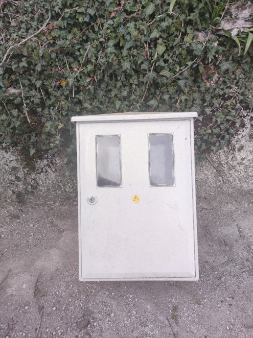 Zunanja elektro omarica + podstavek