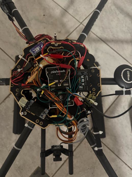 DIY Quadcopter (Pixhawk 2.4.8) – brez tele