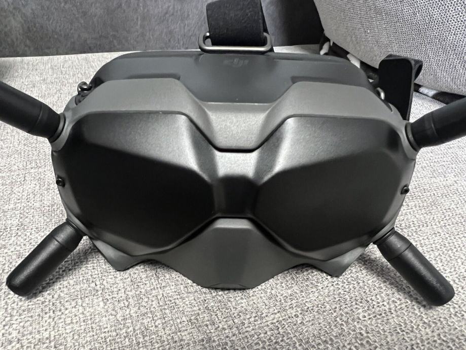 Dron DJI FPV + DJI Motion Controller & Goggles V2