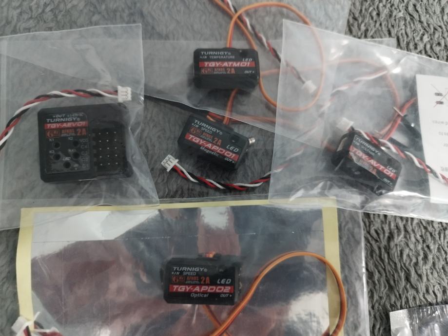 Turnigy TGY-i10 10-kanalni 2,4 Ghz oddajnik+ sprejemnik TGY iA10 & iA6