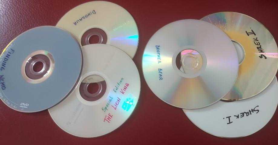 DVD RISANKArisani film Bacek Jon,Nodi,Peter Pan,Smrkci,Kravica Kakai