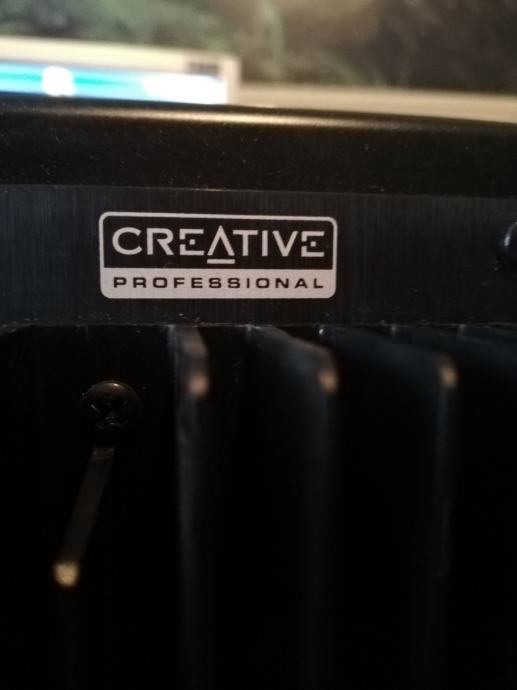 1x CREATIVE Professional E-MU PM5 precision monitors active.