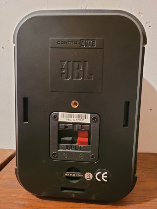 JBL Control One zvočnik