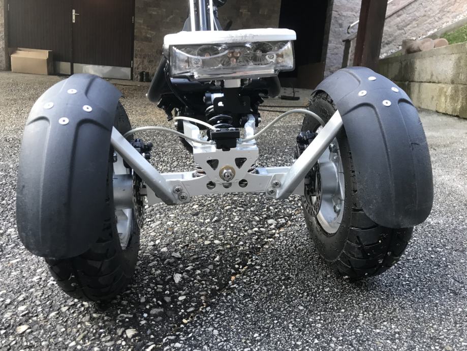 Električni trikolensnik skiro bikeboard Lyric K535