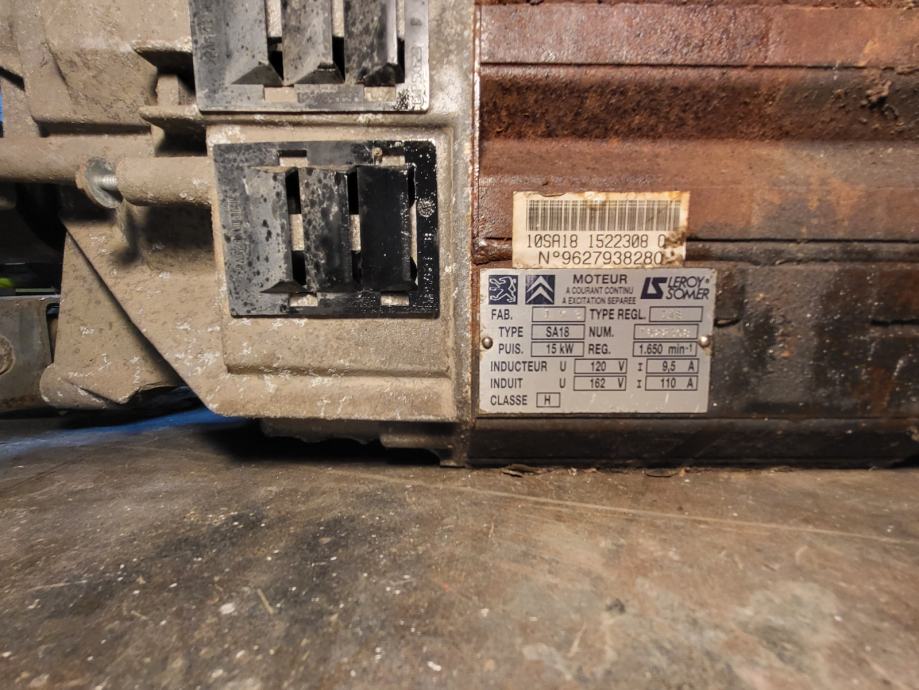 elektro motor 15kv 120v-162v odmontiran iz avta