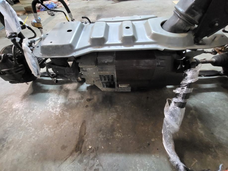 elektro motor 15kv 120v-162v odmontiran iz avta