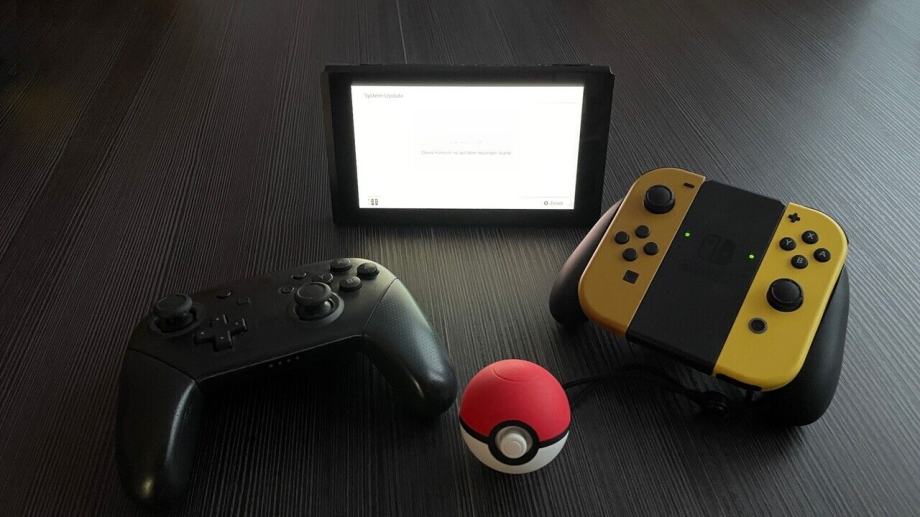 Nintendo Switch „Pokémon Let’s Go Pikachu-Edition“,+128GB MicroSD,+Pro