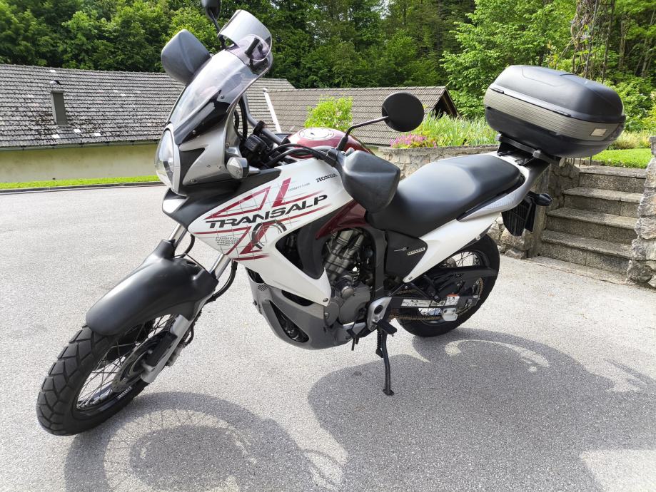 Honda XL 700 VA 680 cm3, 2011 l.