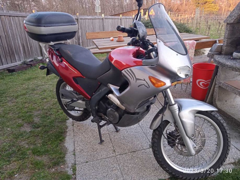 Aprilia Pegaso 650 cm3, 2002 l.