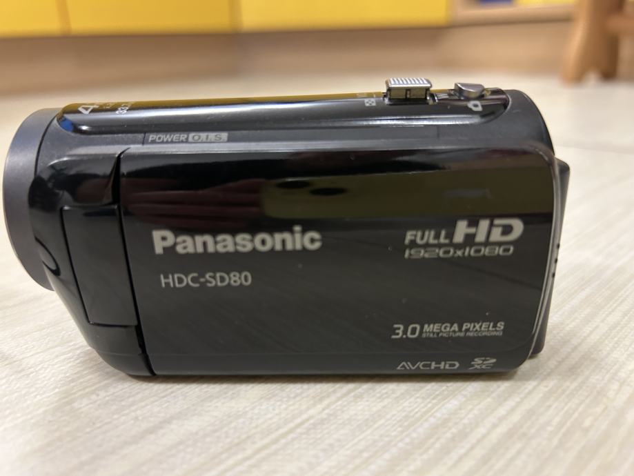 Digitalna fotoaparat Canon in kamera Panasonic