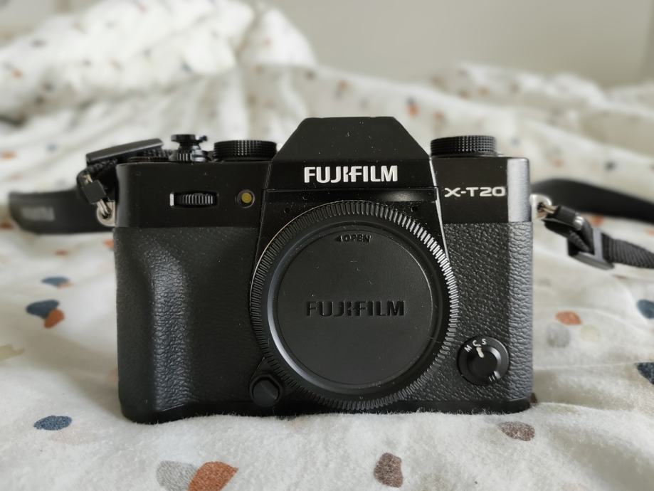 Fujifilm X-T20 + grip