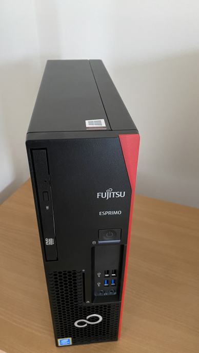 Računalnik Fujitsu ESPRIMO D538, P Gold 3.90GHz, 8GB, 240GB SSD, Win11