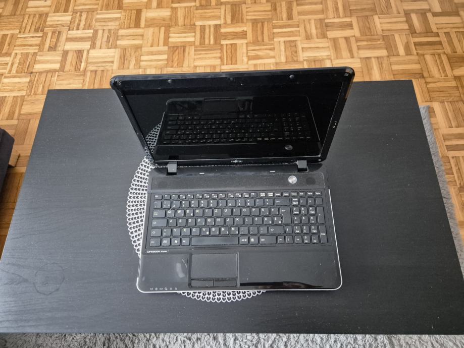 15,6 Prenosnik Fujitsu Lifebook AH531