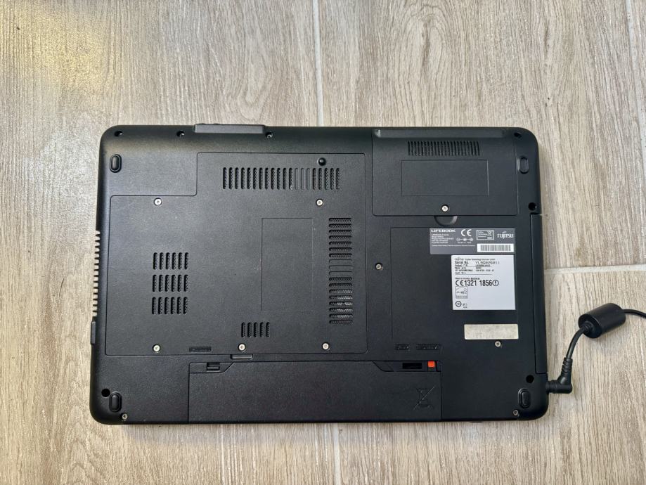 Prenosnik Fujitsu Lifebook AH530