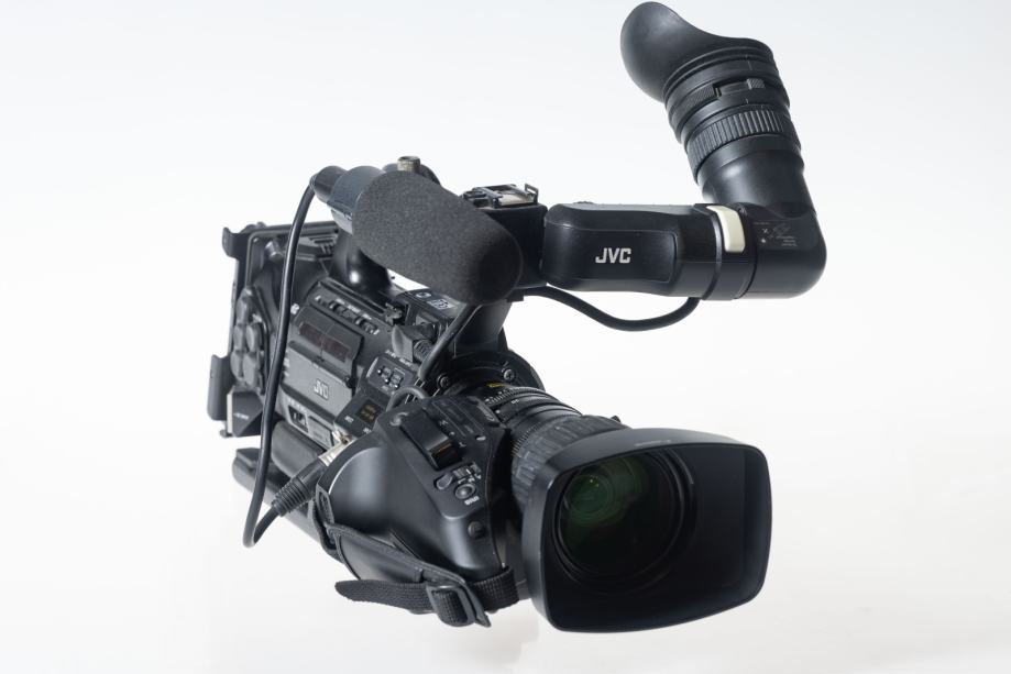 JVC GY-HM700 HD Camcorder Kit z Canon 14×4.4 Lens in zoom daljincem