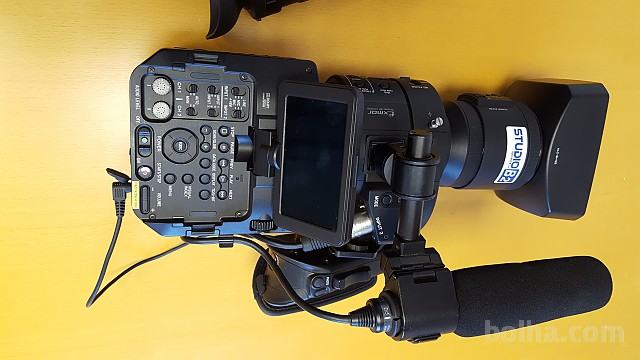 Prodam SONY NEX-FS700R Z OBJEKTIVOM SONY
