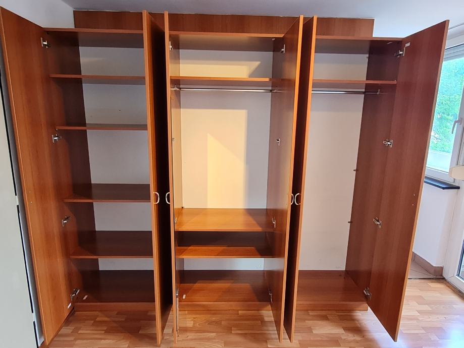 Garderobna omara + pregradna stena