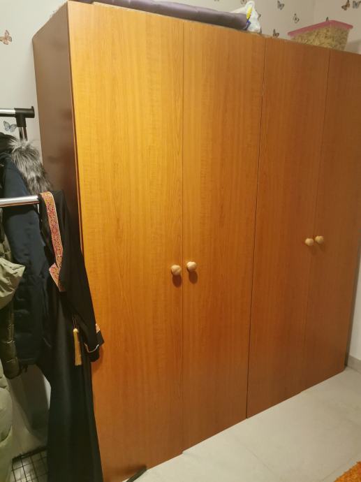 podarim 2 garderobne omare