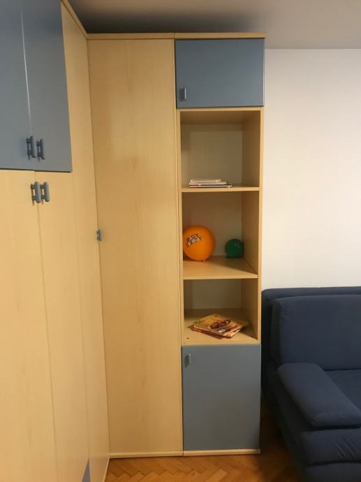 Garderobna omara + dva predalnika, komoda, omara z vitrino in policami