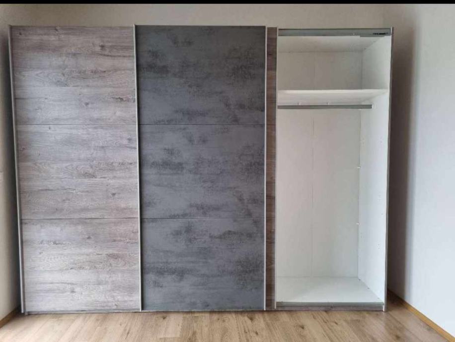 Z tihim zapiranjem, stara samo 1 leto, MOŽNA DOSTAVA