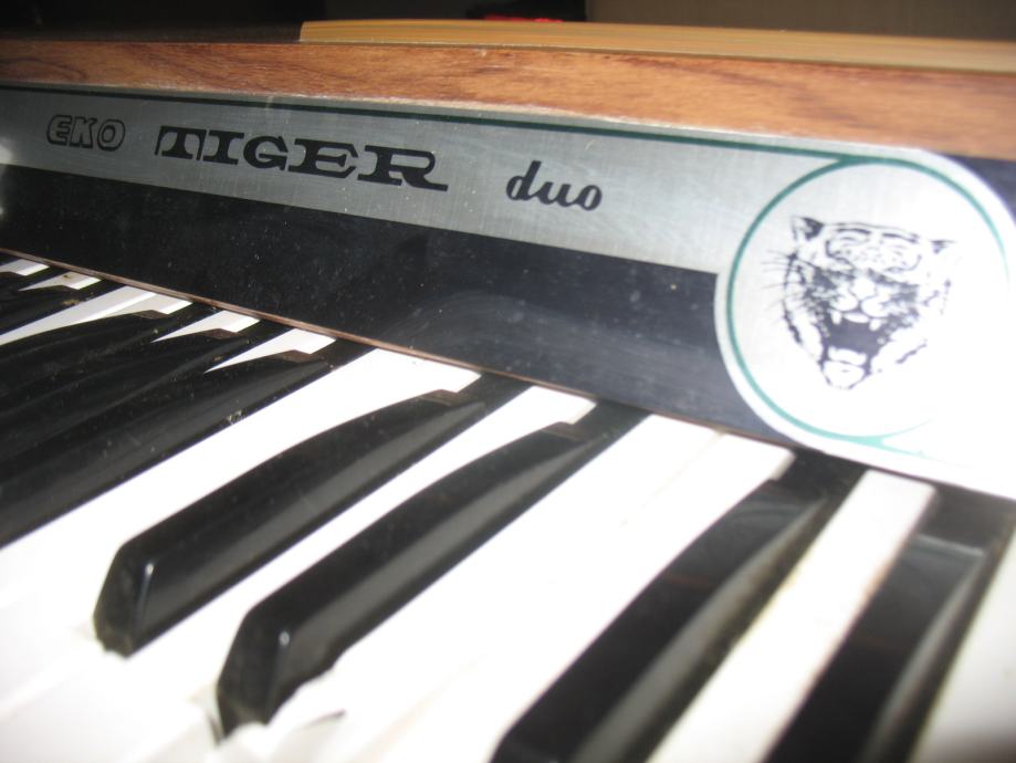EKO TIGER DUO klaviatura harmonij sentetizator zvuka orglje