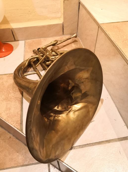 Stara trobenta,vintage francoski rog, staro glasbilo,