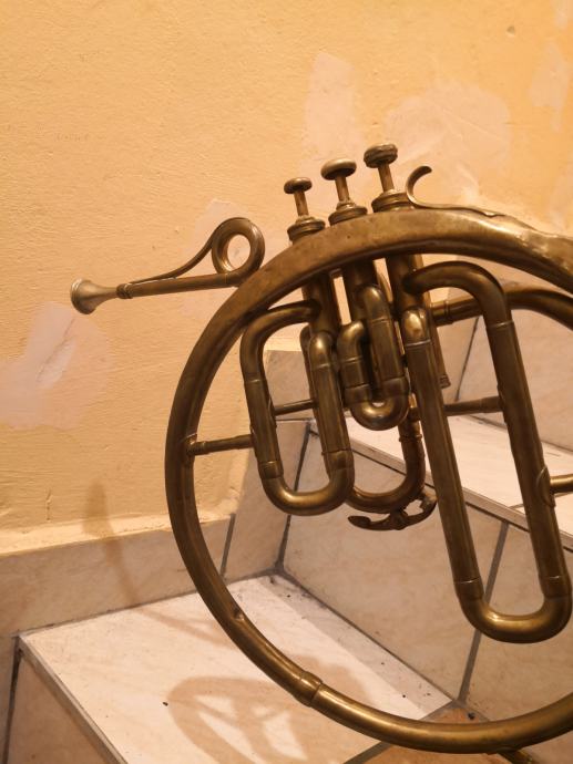 Stara trobenta,vintage francoski rog, staro glasbilo,