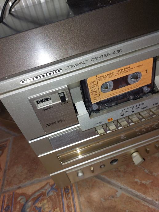 GLASBENI STOLP GRUNDIG COMPACT CENTER 430