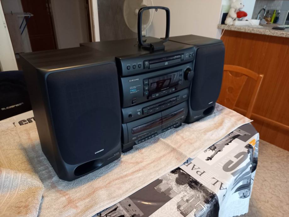 GLASBENI STOLP SAMSUNG SCM- 8250