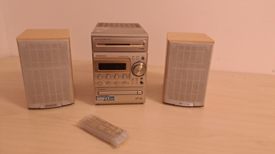Kenwood glasbeni stolp