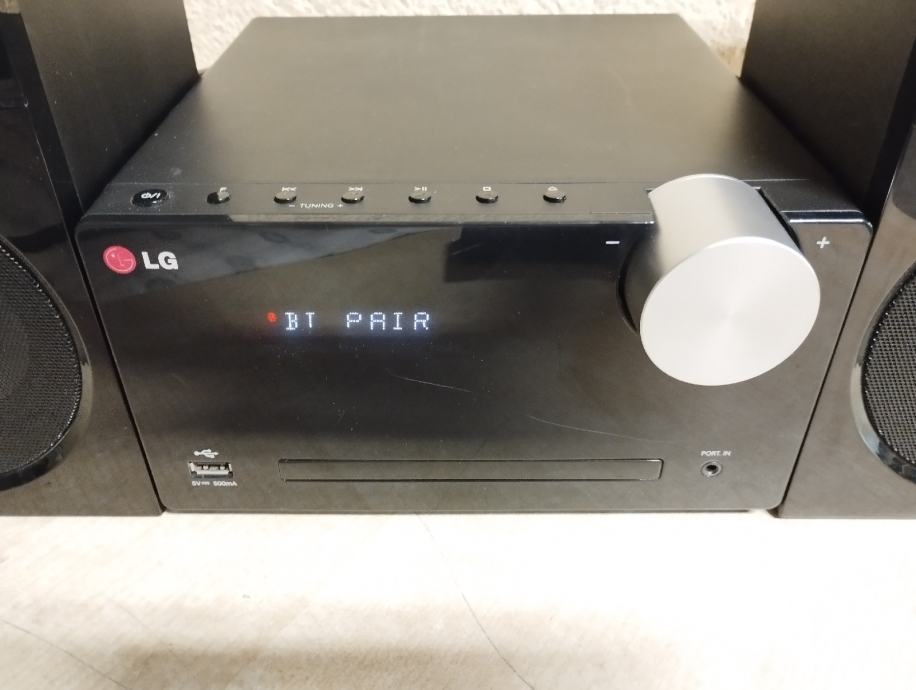 LG CM2440, micro hi-fi stolp, CD, Bluetooth, USB, FM