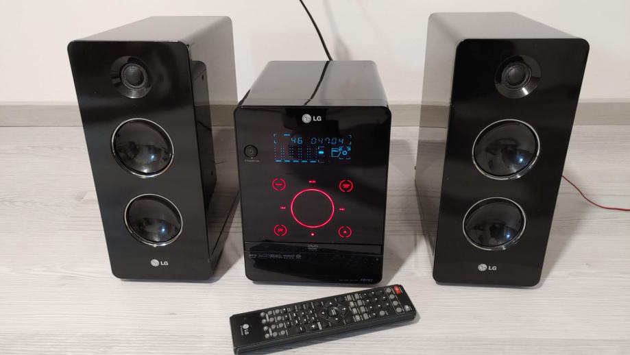 LG FB162 Mikro glasbeni stolp z DVD predvajalnikom, USB in daljincem