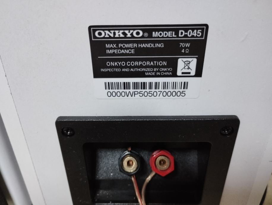 ONKYO CR-545 + zvočniki D-045 (70W) CD, USB, iPod