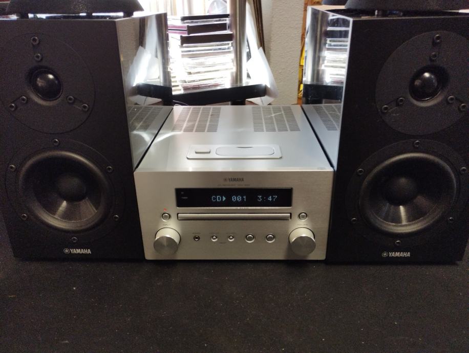 YAMAHA CRX-550 CD RECEIVER, USB + NS-BP200 zvočniki