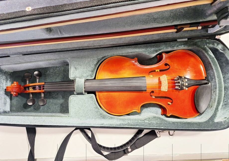 YAMAHA VIOLINA 3/4 V5SC-kot nova!