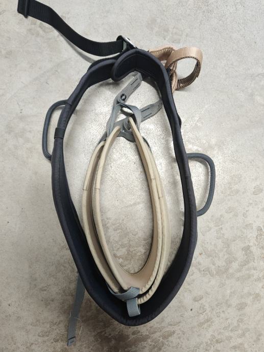 Univerzalni plezalni pas Petzl Corax LT