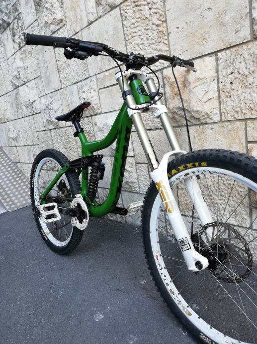 Downhill kolo Kona Operator 2013