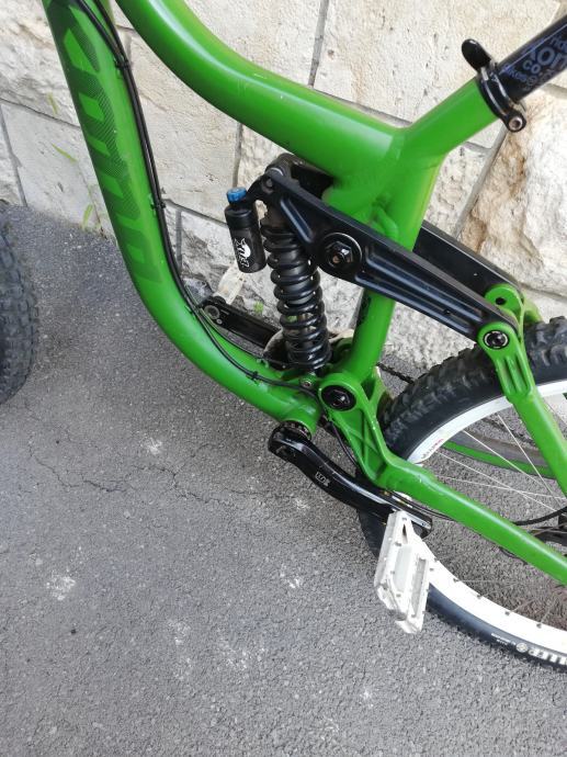 Downhill kolo Kona Operator 2013