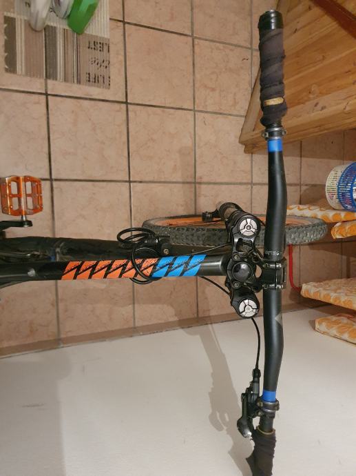 DOWNHILL KOLO GHOST DH 7000 2012