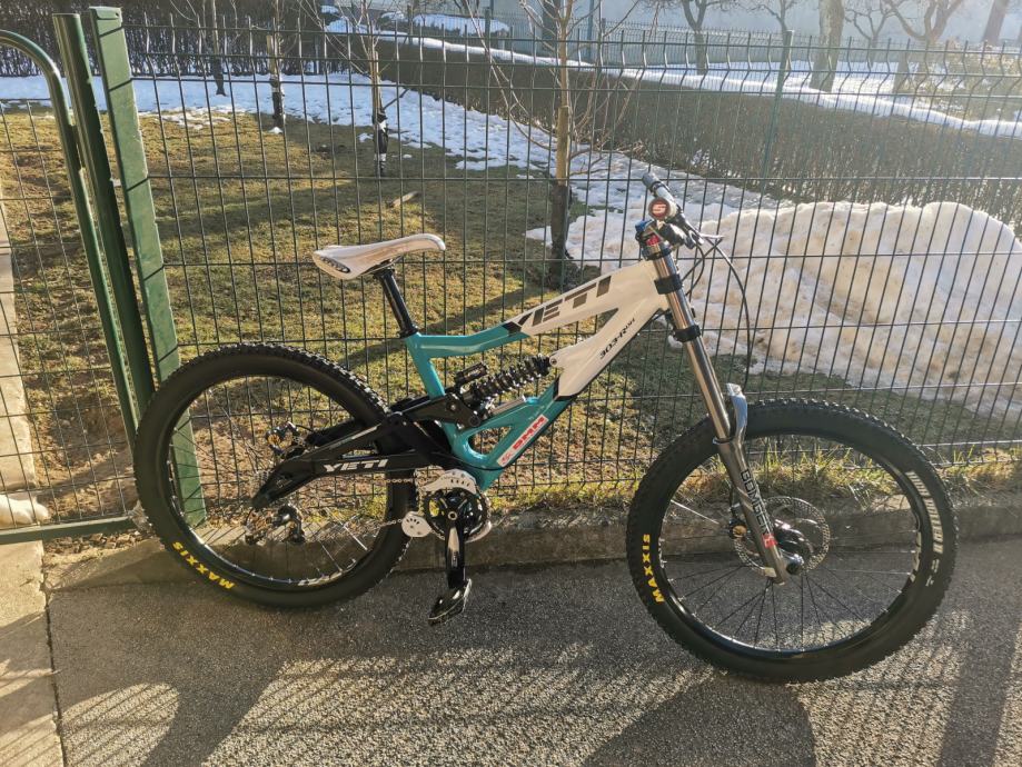 Gorsko kolo YETI 303 R-DH