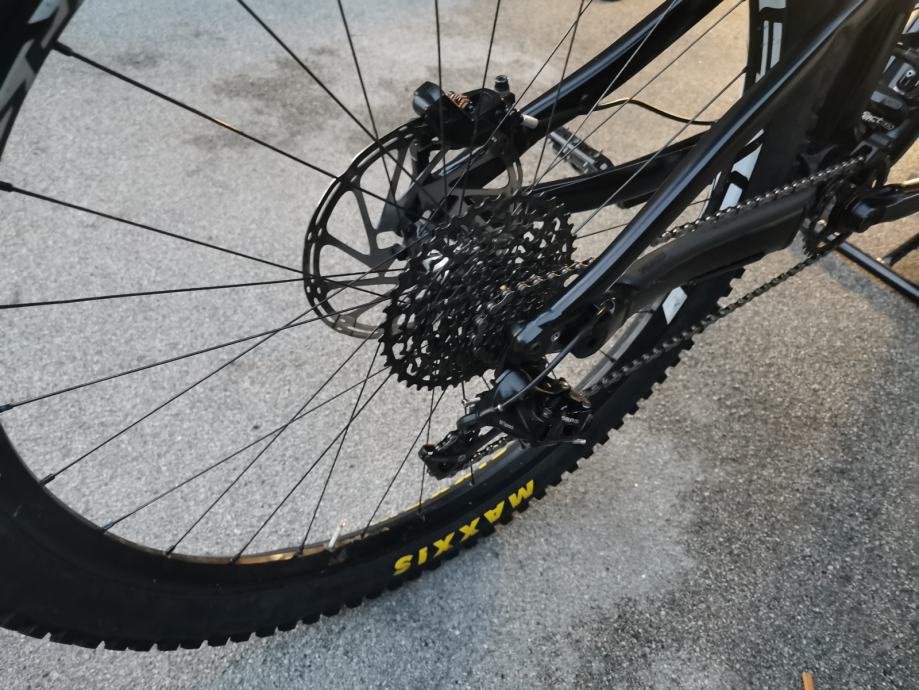 kolo Specialized enduro L, 29 col, karbon