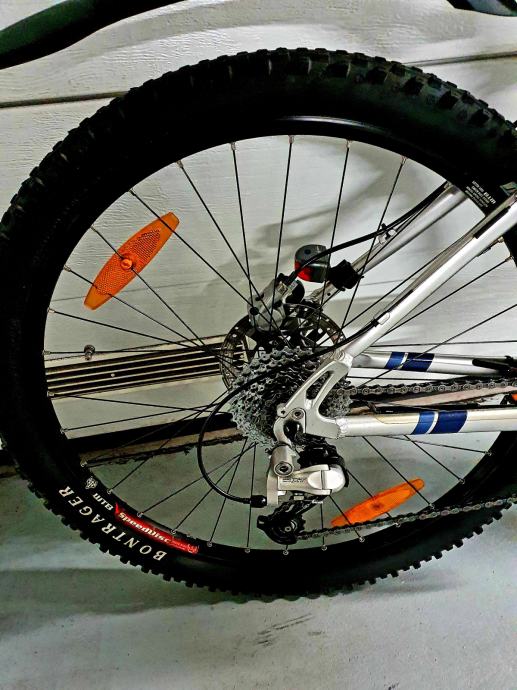 TREK 8000 In TREK 7600 W